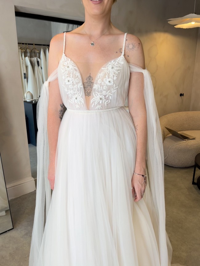 Demure Bridal Sample Wedding Dress Save 65% - Stillwhite