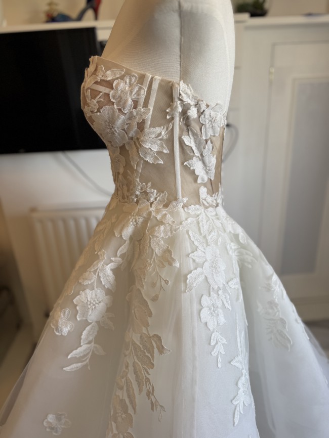 Enzoani, Shiloh Sample Wedding Dress Save 70% - Stillwhite