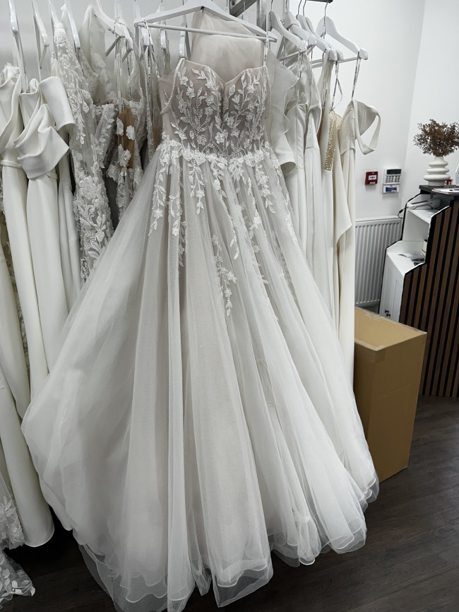 Stella York, 7550 New Wedding Dress Save 33% - Stillwhite