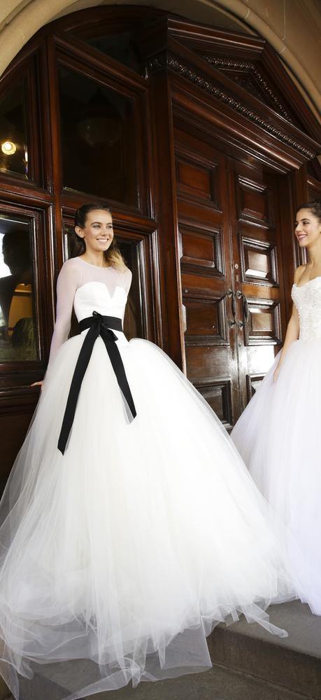 Vera Wang, Fernanda with sleeves & corset Used Wedding Dress Save 76% ...