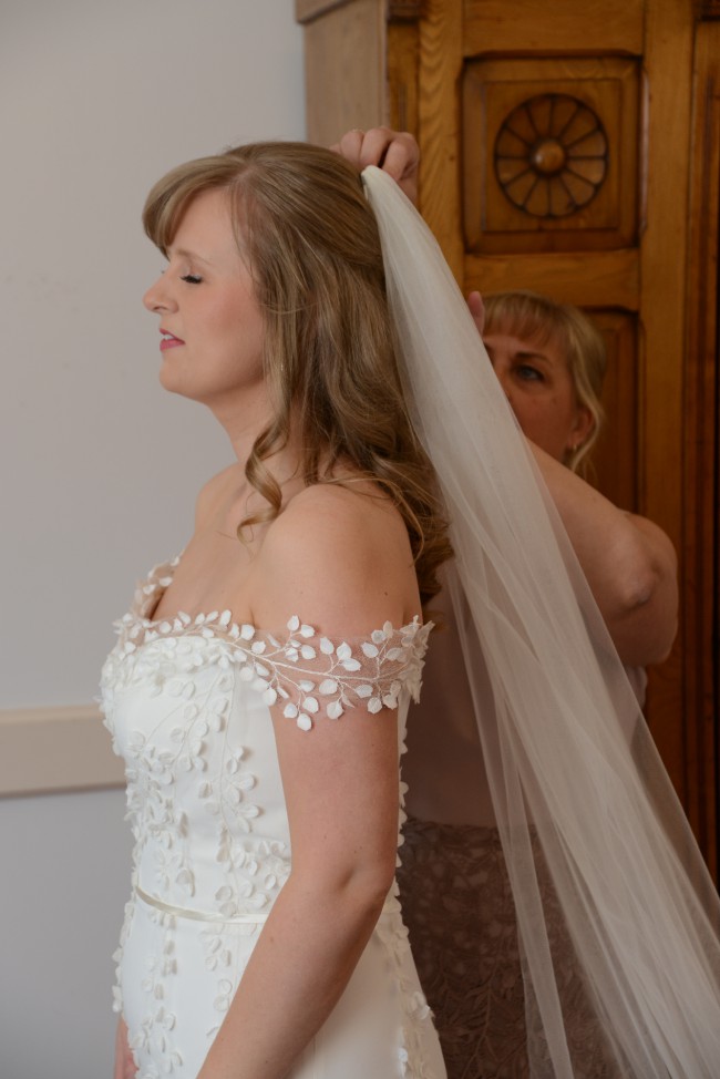 Stephanie Allin Monroe bespoke neckline Wedding Dress Save 54% - Stillwhite