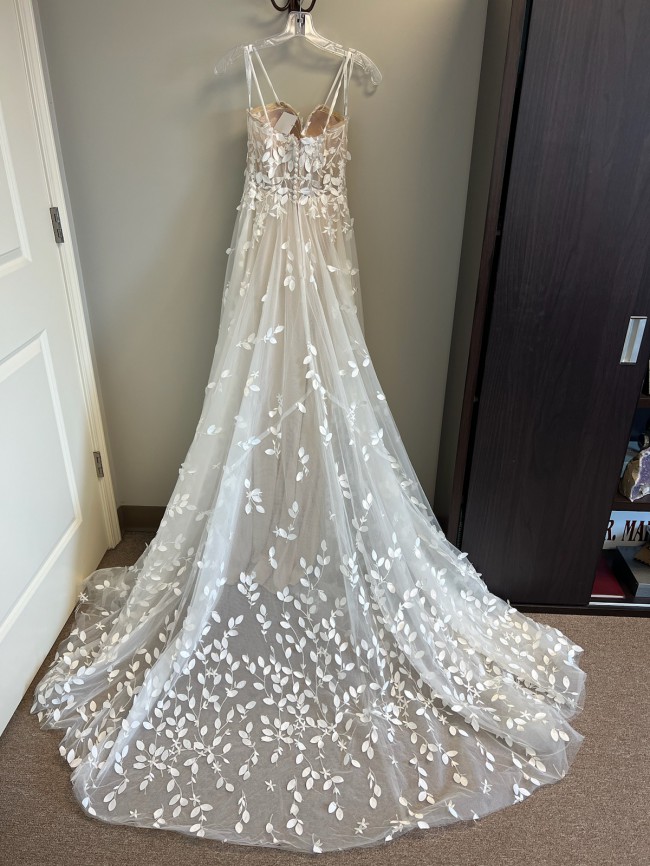 All Who Wander, Raine New Wedding Dress Save 47% - Stillwhite