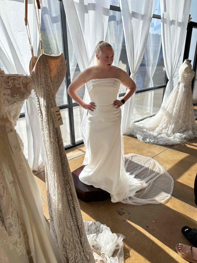 Evie Young Hayes Sample Wedding Dress Save 39% - Stillwhite