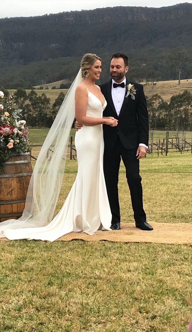 Karen Willis Holmes Emelia /Emilia Second Hand Wedding Dress Save 40% ...