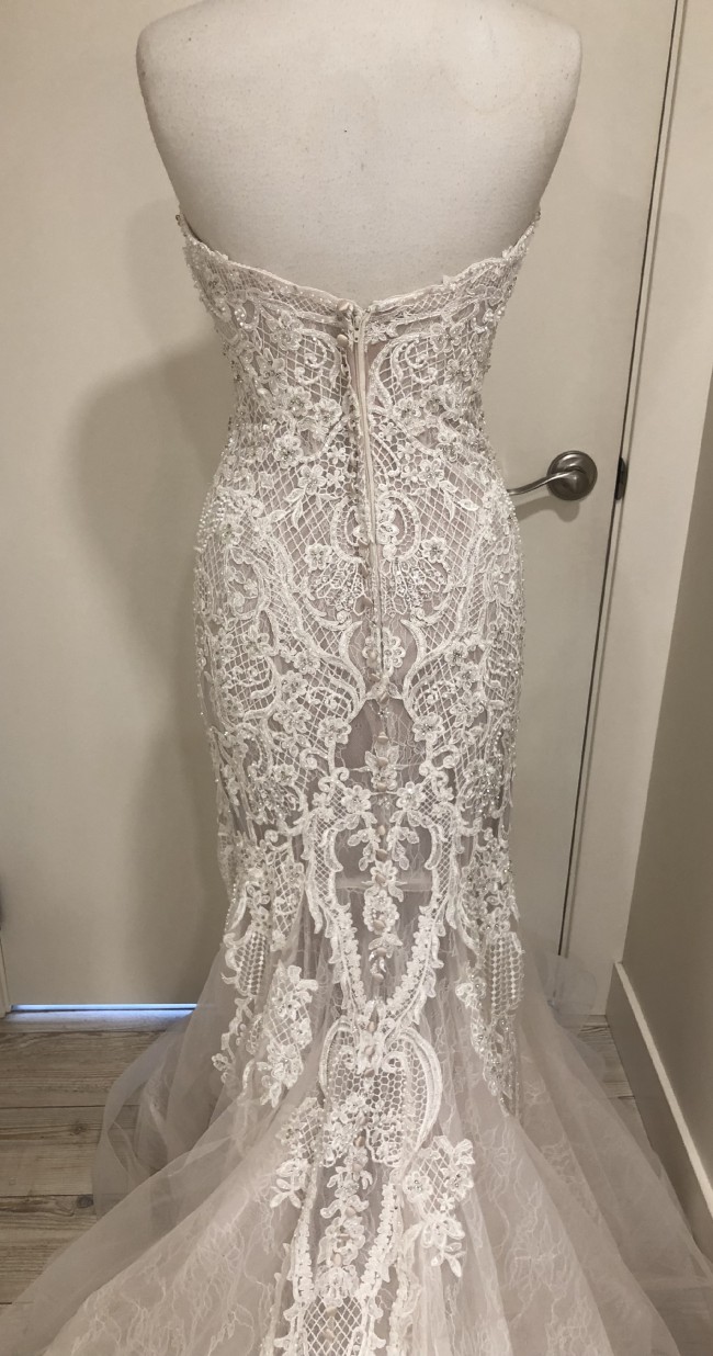 Allure Bridals 9601 Sample Wedding Dress Save 55% - Stillwhite