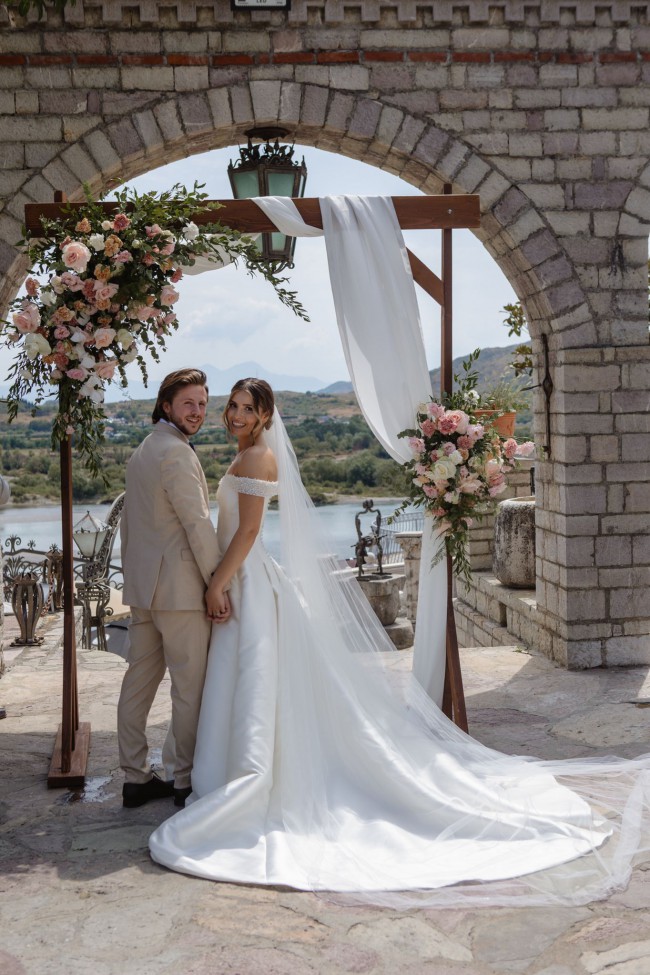 Pronovias Rea dress Wedding Dress Save 50% - Stillwhite