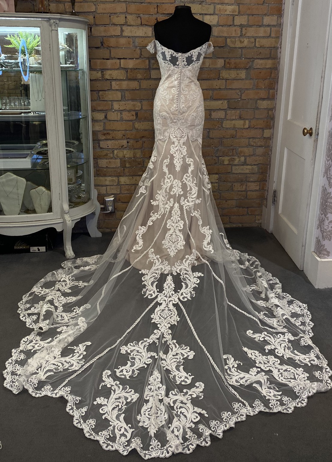 Essense of Australia, D3114 Sample Wedding Dress Save 53% - Stillwhite