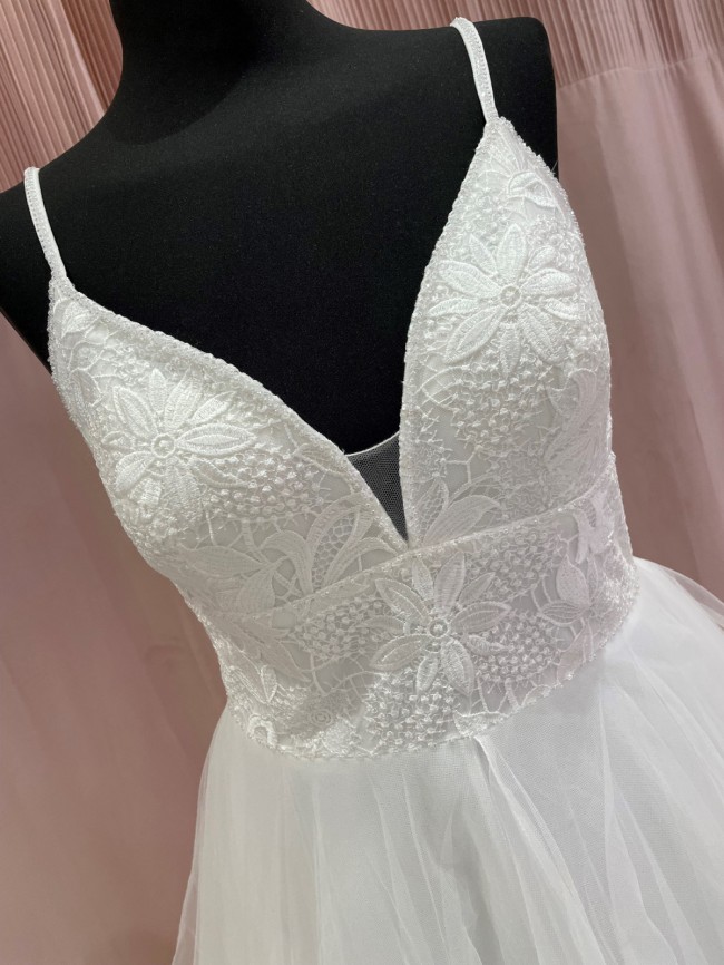 White One Sample Wedding Dress Save 90% - Stillwhite