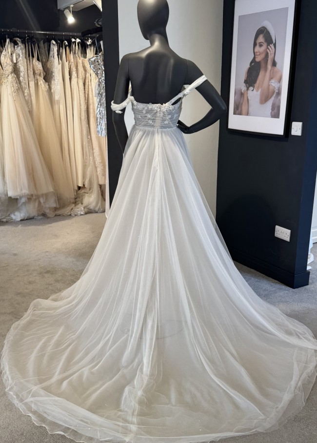 Pronovias, Danxia Sample Wedding Dress Save 30% - Stillwhite