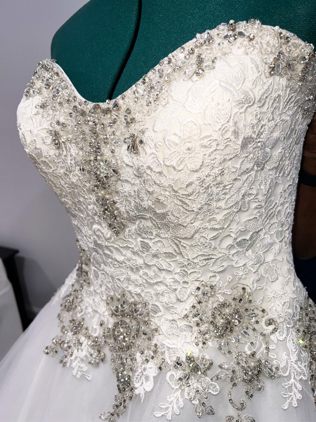 Danielle Caprese New Wedding Dress Save 50% - Stillwhite