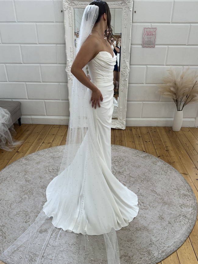 Jean Fox Bridal, Hot Summer Night New Wedding Dress Save 35% - Stillwhite