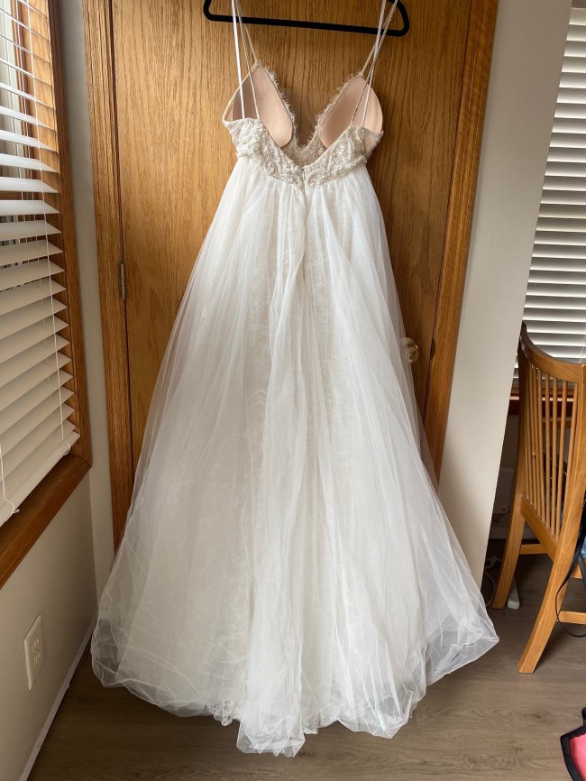 Alon Livne, Monique Sample Wedding Dress Save 95% - Stillwhite