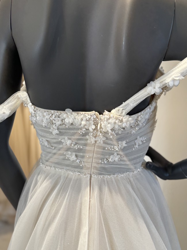 Pronovias, Danxia Sample Wedding Dress Save 30% - Stillwhite