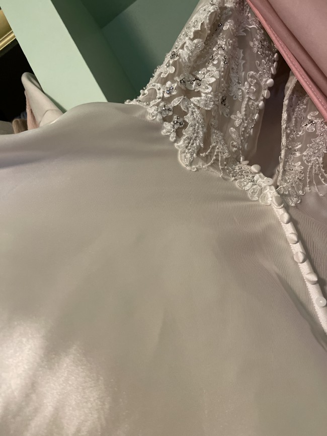 Allure Romance 3100 Sample Wedding Dress Save 41% - Stillwhite