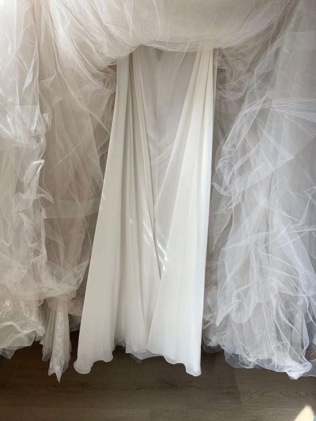 Alon Livne, Monique Sample Wedding Dress Save 95% - Stillwhite