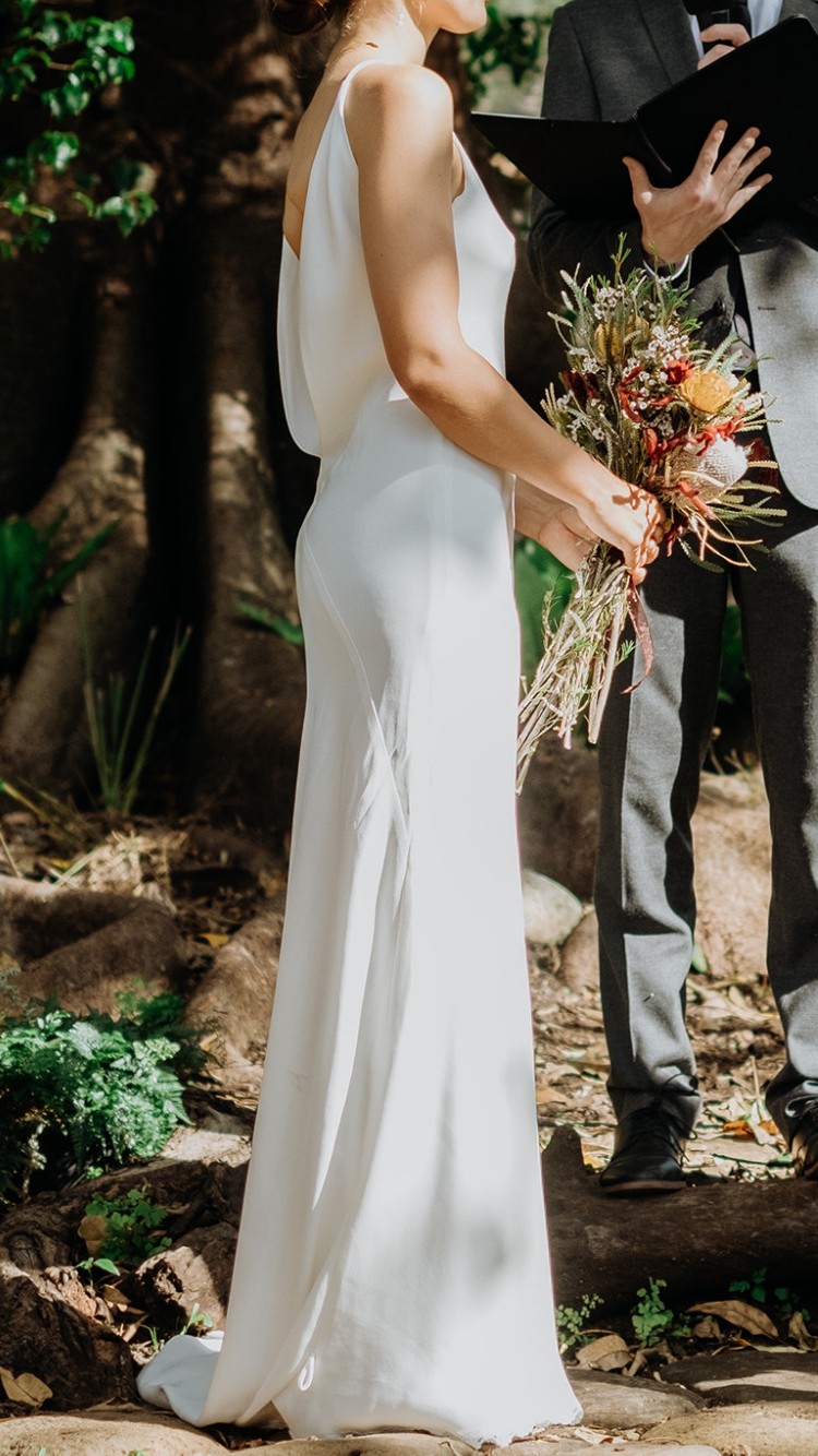 A La Robe Preloved Wedding Dress Save 50% - Stillwhite