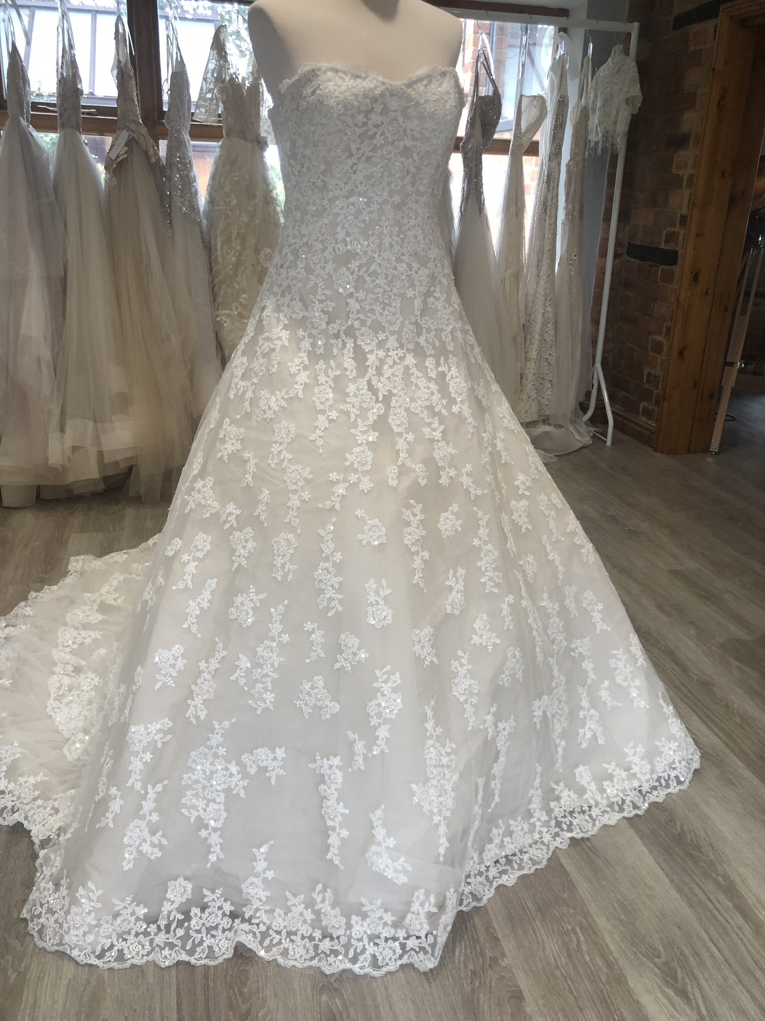 Ian Stuart Sample Wedding Dress Save 32% - Stillwhite