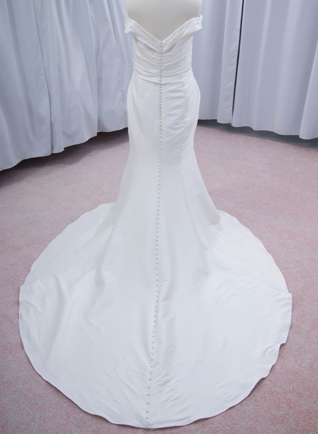 Blue By Enzoani Marla Sample Wedding Dress Save 42% - Stillwhite