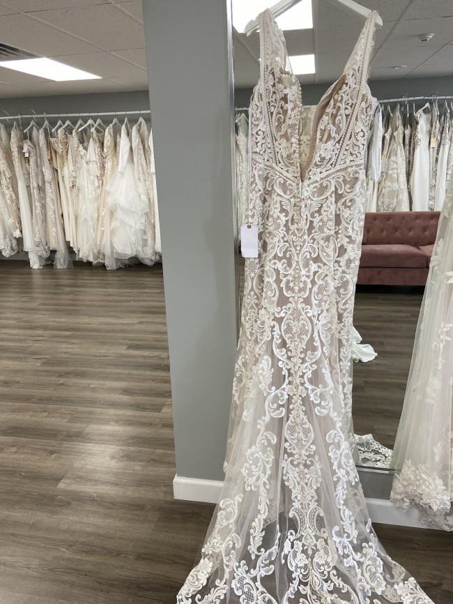 Allure Bridals 3213 Sample Wedding Dress - Stillwhite
