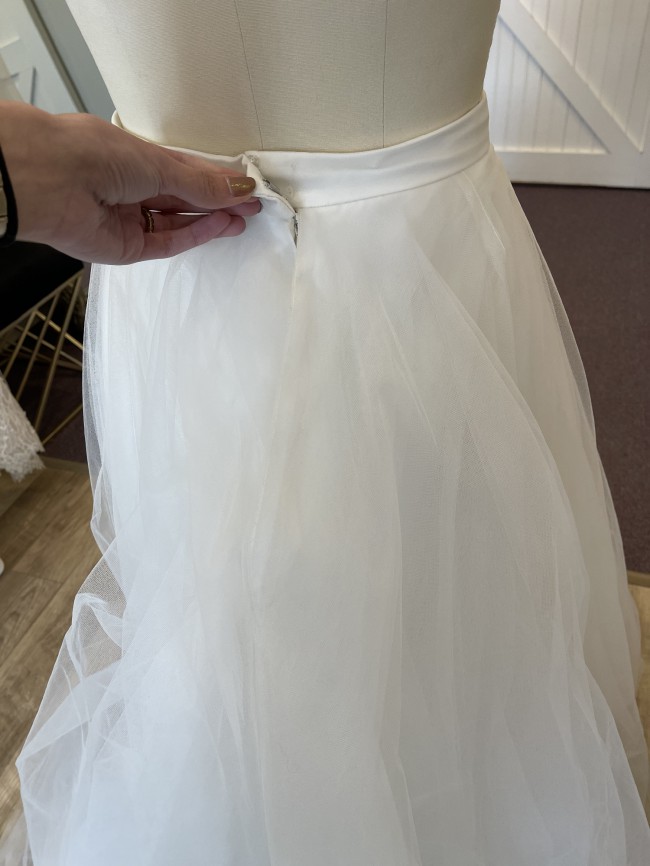 Lis Simon, SS108 Sample Wedding Dress Save 87% - Stillwhite