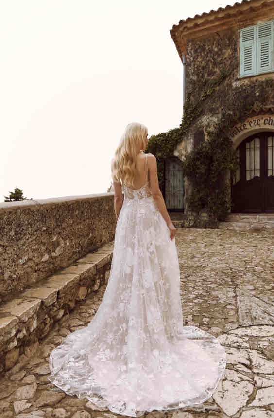 Madi Lane Easton Sample Wedding Dress - Stillwhite