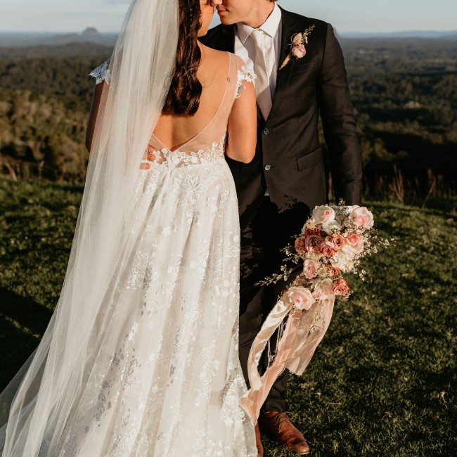 The Laid-Back Bride Sample Wedding Dress Save 50% - Stillwhite