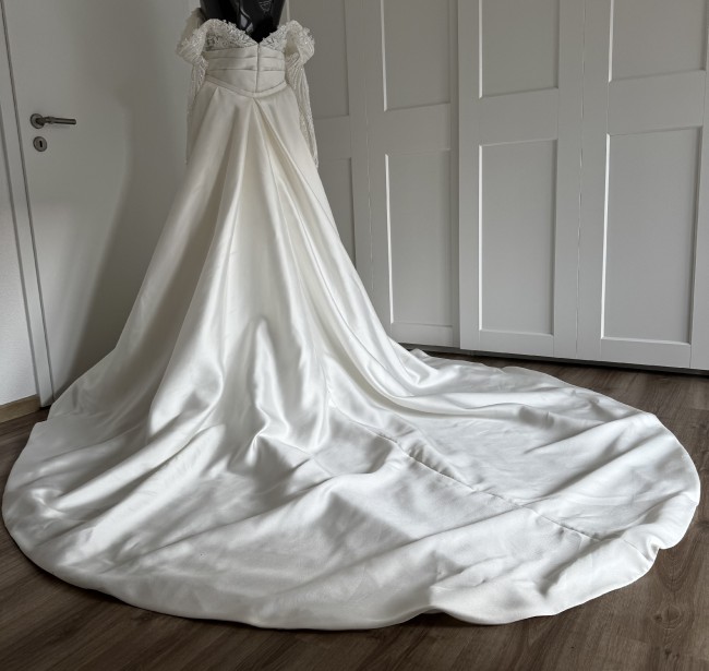 Eva Lendel New Wedding Dress Save 50% - Stillwhite