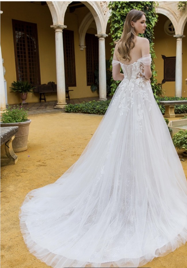 Blue By Enzoani, Pia New Wedding Dress Save 22% - Stillwhite
