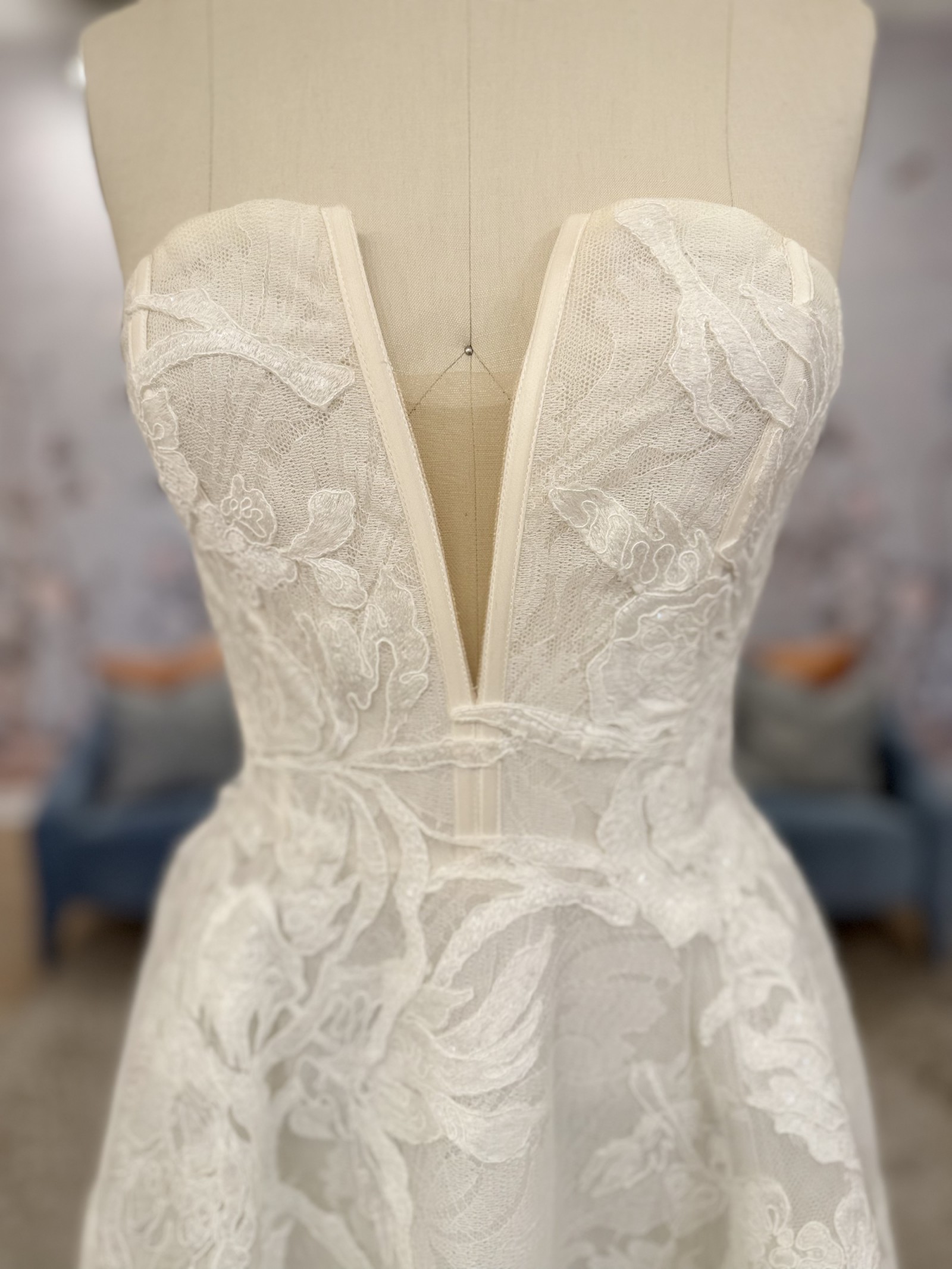 Anne Barge Sample Wedding Dress Save 25% - Stillwhite