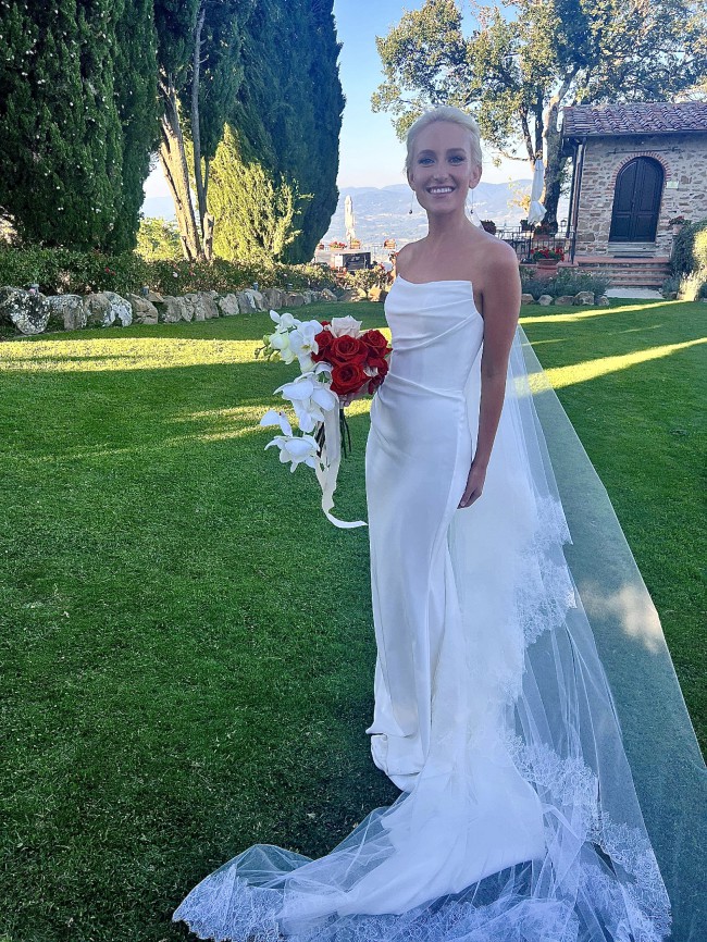 Chosen By KYHA Lucia Gown Wedding Dress Save 43% - Stillwhite