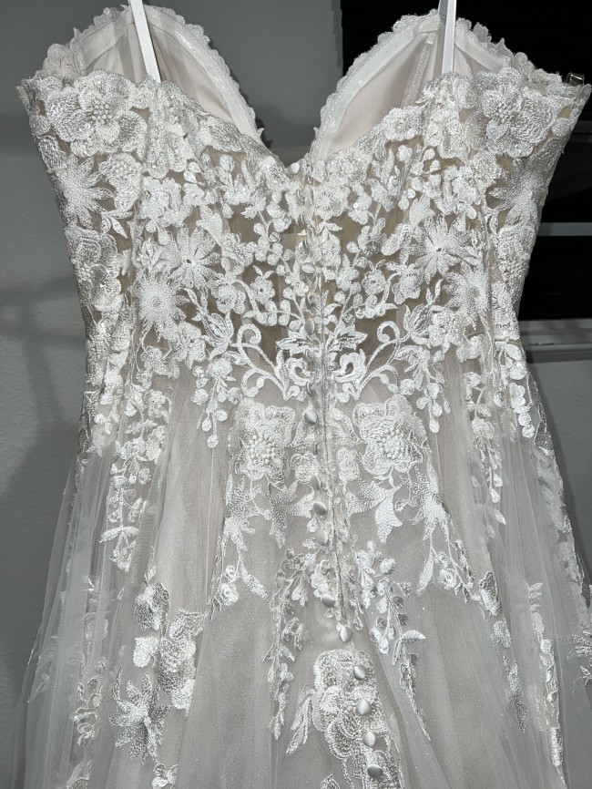 Allure Bridals New Wedding Dress Save 17% - Stillwhite