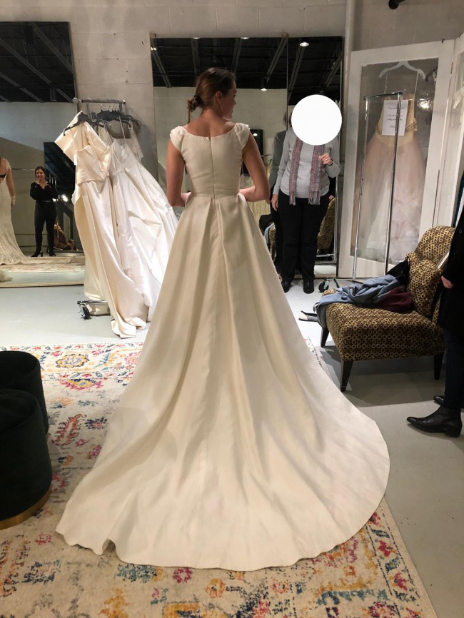 Carolina Herrera Sample Wedding Dress Save 80% - Stillwhite