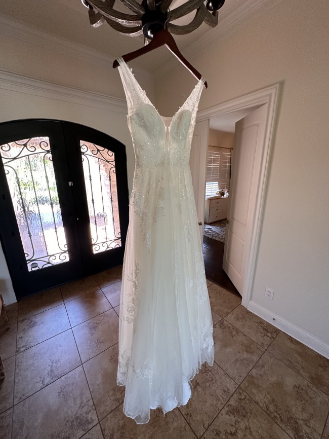 Lillian West New Wedding Dress Save 33% - Stillwhite