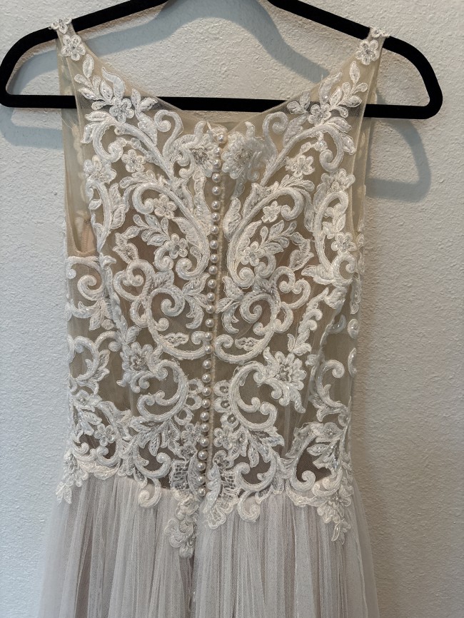 Casablanca Bridal, Della New Wedding Dress Save 80% - Stillwhite