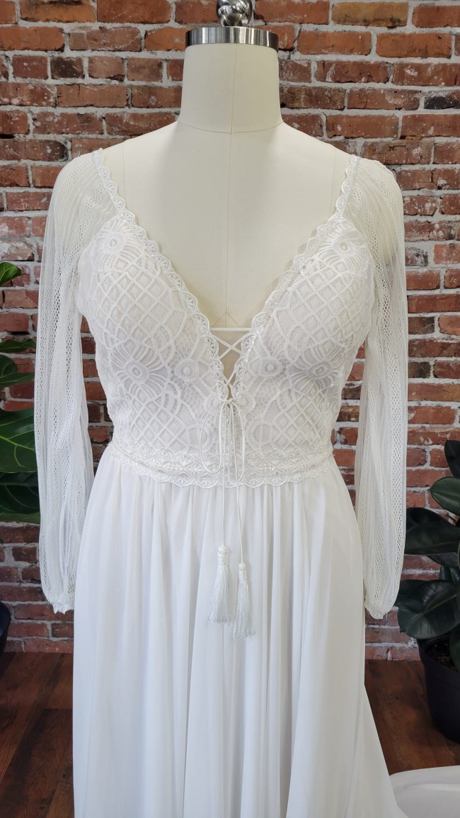 Wilderly Bride Sample Wedding Dress - Stillwhite