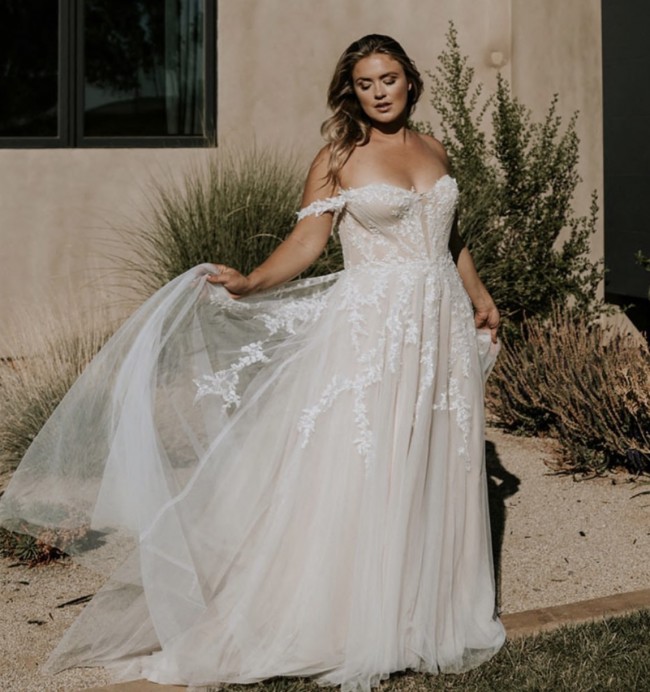 La Curve Beccar Wedding Dress Save 26% - Stillwhite