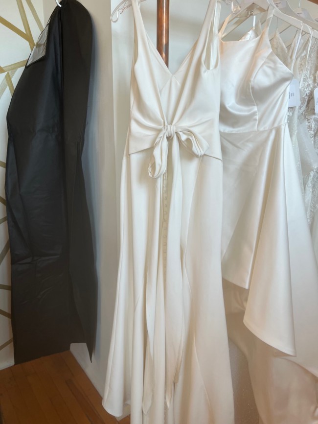 J. Majors Bridal J. Majors Bridal Sample Wedding Dress Save 43% ...