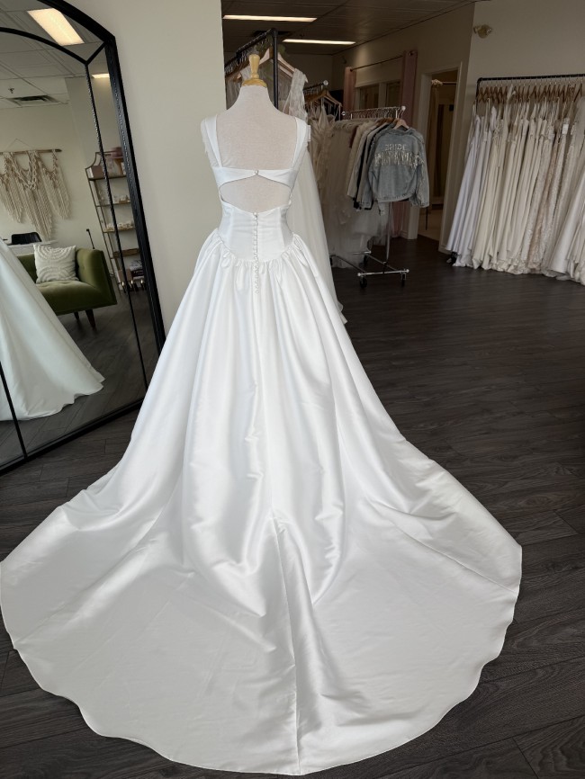 Made With Love Sample Wedding Dress Save 30% - Stillwhite