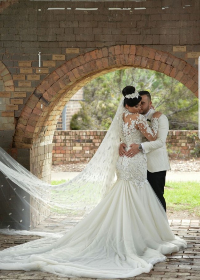 Azzaria Bridal Couture Preloved Wedding Dress Save 70% - Stillwhite