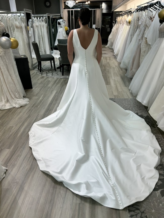 Allure Bridals 9600 Sample Wedding Dress Save 75% - Stillwhite