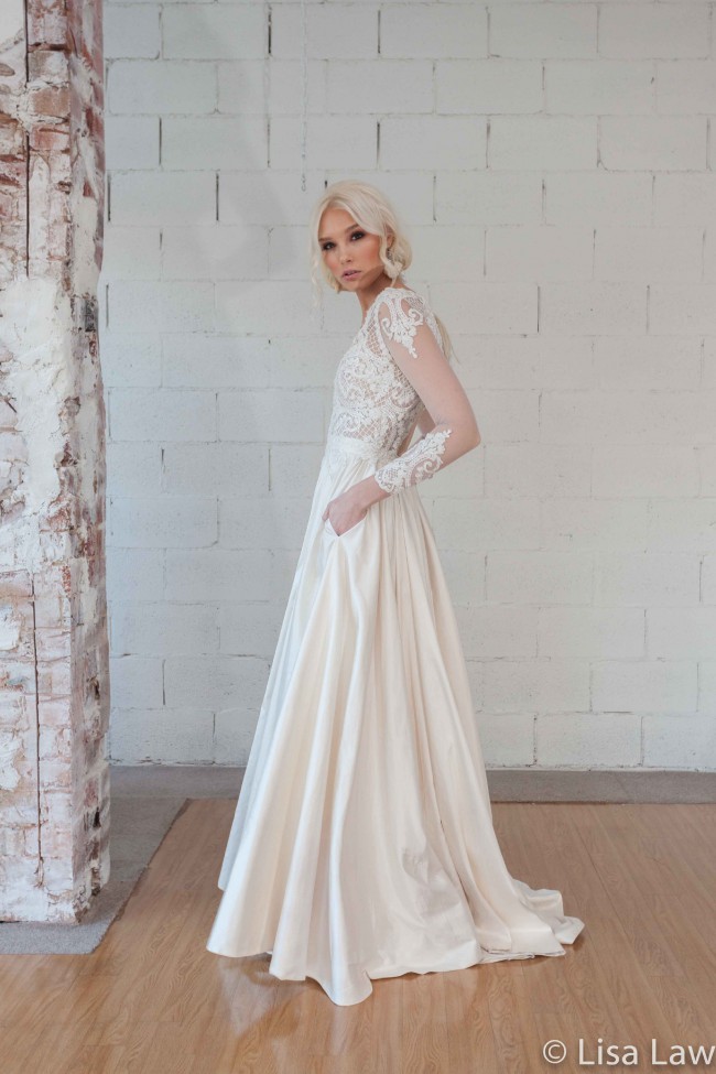 Catherine R Couture Sample Wedding Dress - Stillwhite