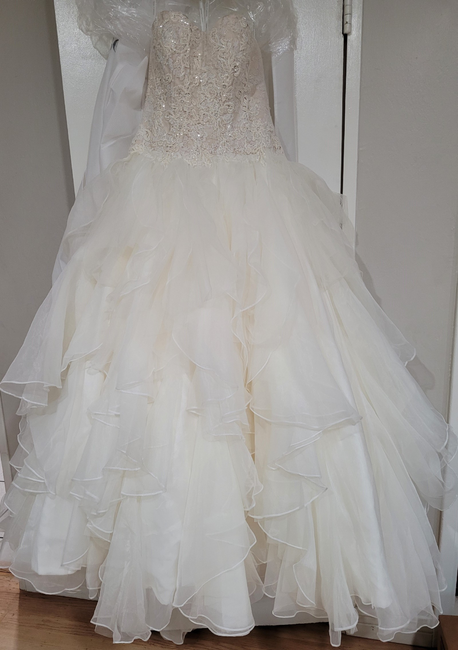 Oleg Cassini 7cwg568 champagne size 2P New Wedding Dress Save 32% ...