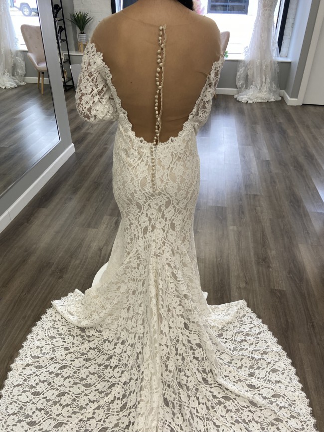 Allure Bridals Style 3366 Sample Wedding Dress - Stillwhite