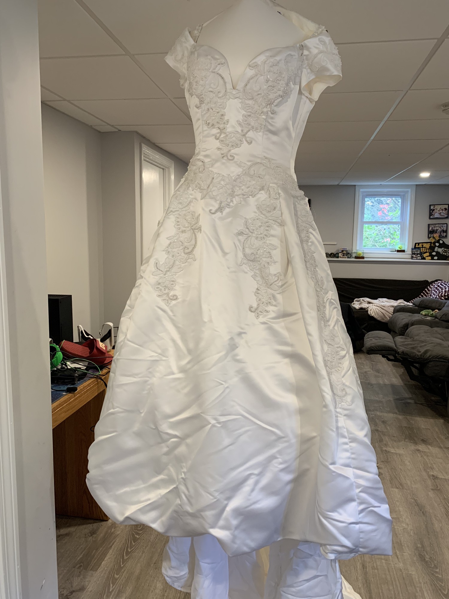 Jim Hjelm Wedding Dress Save 82% - Stillwhite