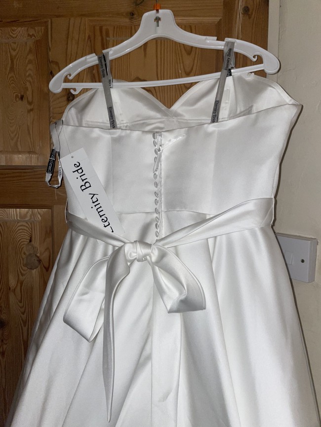Eternity Bridal D5516 New Wedding Dress Save 55% - Stillwhite