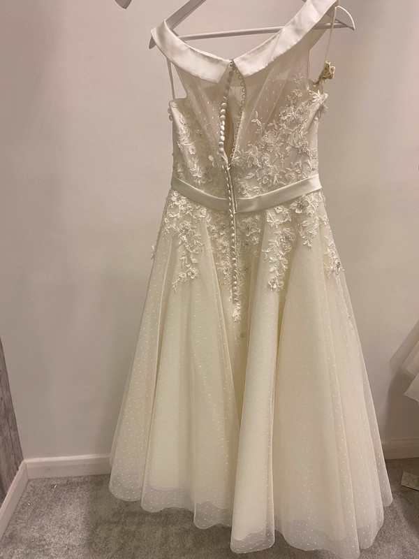 True Bride Sample Wedding Dress Save 75% - Stillwhite