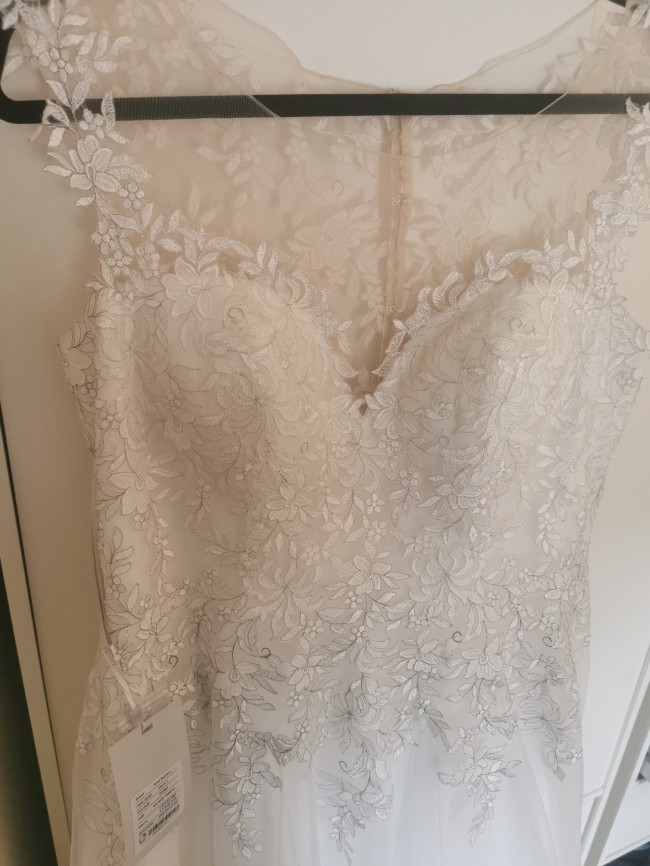 Anna Sorrano New Wedding Dress Save 50% - Stillwhite