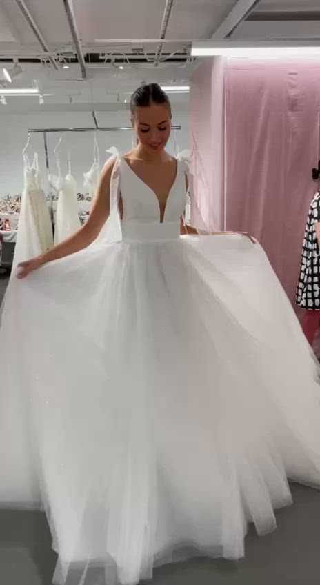 New York City Bride Sample Wedding Dress - Stillwhite