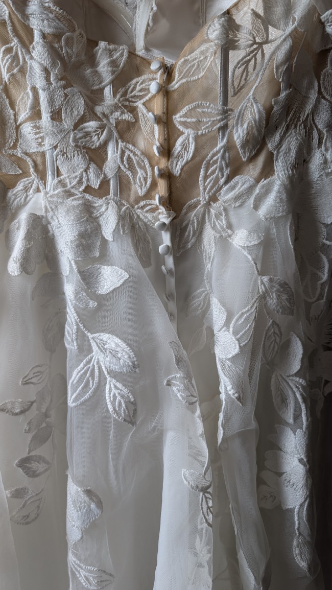 Allure Romance, 3500 Sample Wedding Dress Save 76% - Stillwhite