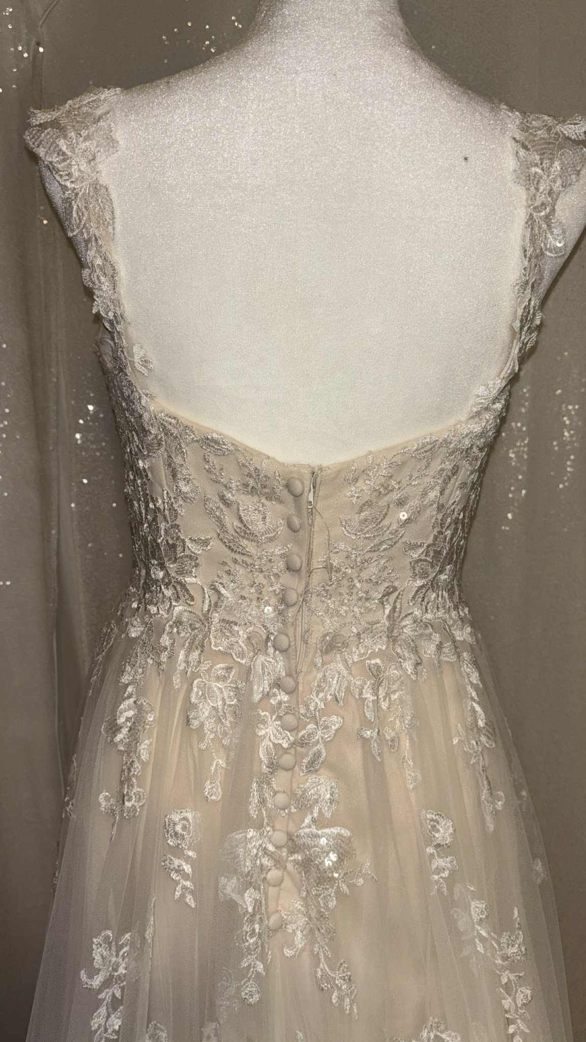 Essense of Australia, D2537 Sample Wedding Dress Save 91% - Stillwhite